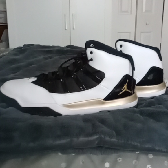 Nike | Shoes | Barely Worn Nike Jordans Max Aura Whitemetallic ...